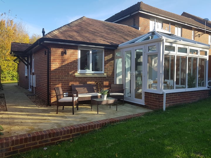 Modern, Comfortable, New  3 Bed Bungalow - Basingstoke