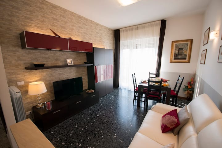 Apt. & Beach!! - Viareggio