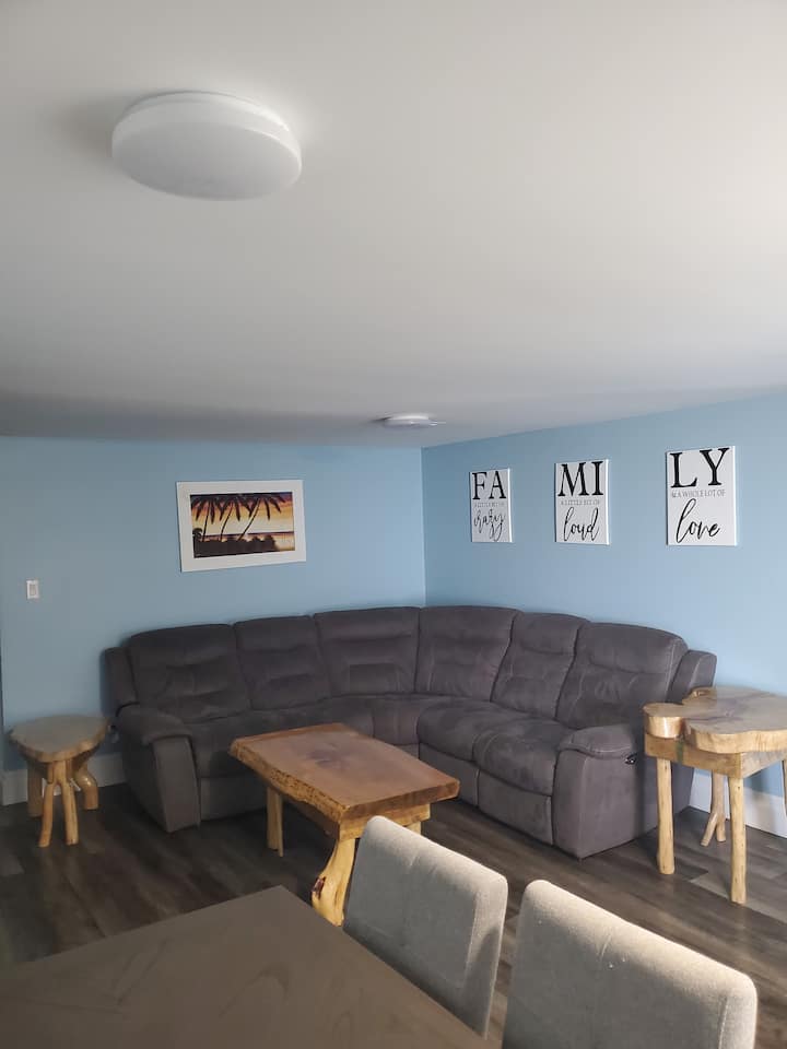 Bright 2 Bedroom Free Wifi Comfy And Cozy! - Ingersoll