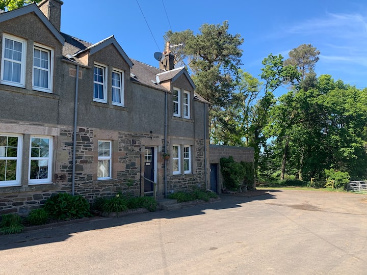 Smiddy Cottage On Working Farm - Escocia
