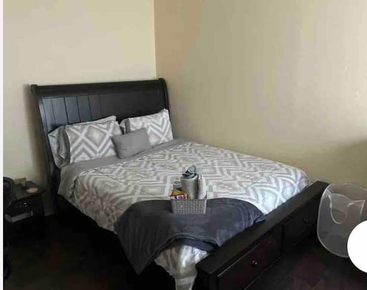 Modern 5br Family Retreat | Near Drytown Park - Palmdale