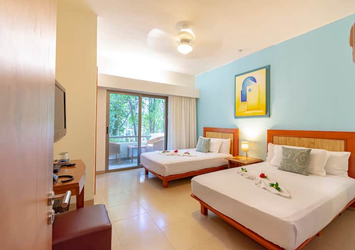 Room 2 Beds. Balcony. Near The Beach & 5th Av. - Playa del Carmen