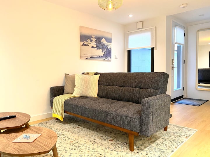 Beautiful And Modern Private Guest Suite - Toronto