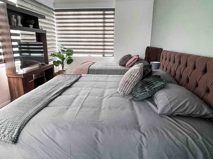 Cama King/smart Tv/grande/parque La Carolina - Quito