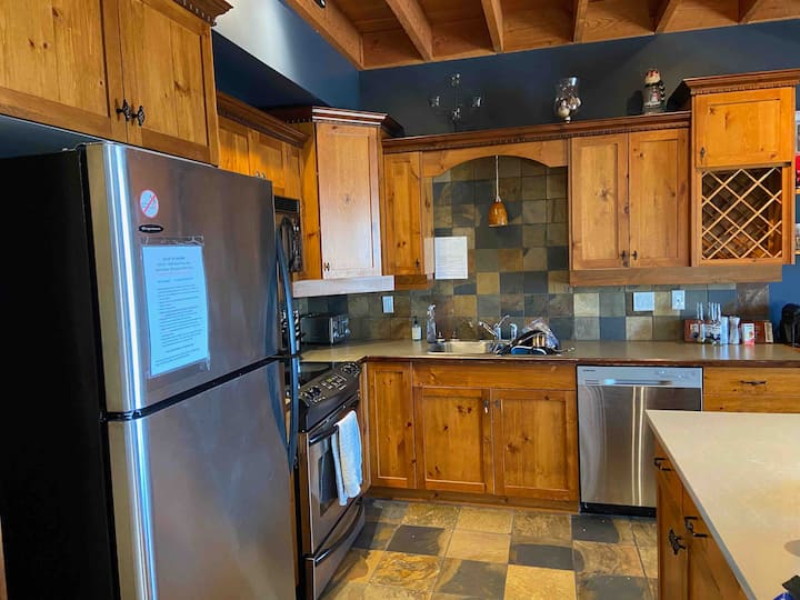 4 Bedroom Child Ready Chalet, True Ski In/ski Out - Big White Ski Resort, BC