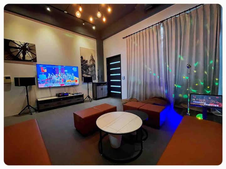 #夜門工坊# 超大電視螢幕、Ktv歡唱、電動麻將桌、可開伙、獨立衛浴、附洗衣機、車庫 - Yilan County