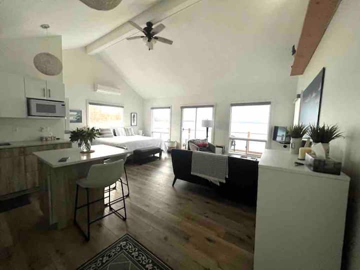 Waterfront Cabin - Kingston, Canada