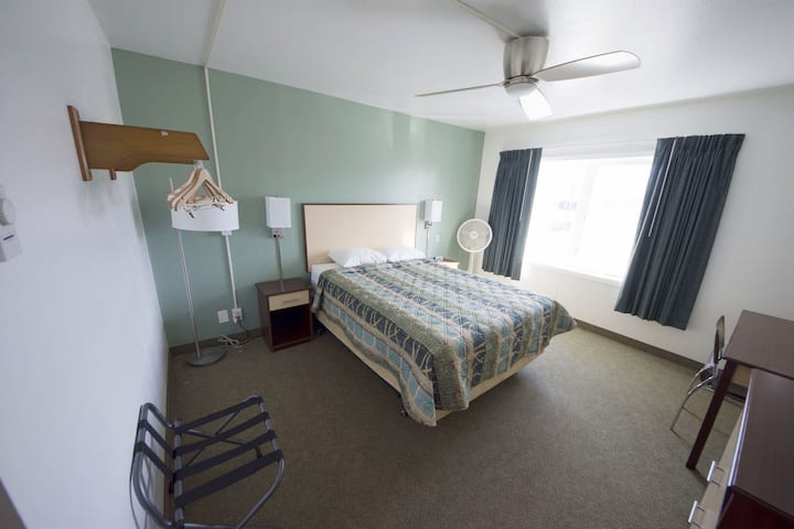 Rewak Studios: Gigabit Powered Wifi! Hotel-style Furnished Studios--easy Walk To Lots Of Places - Fairbanks, AK