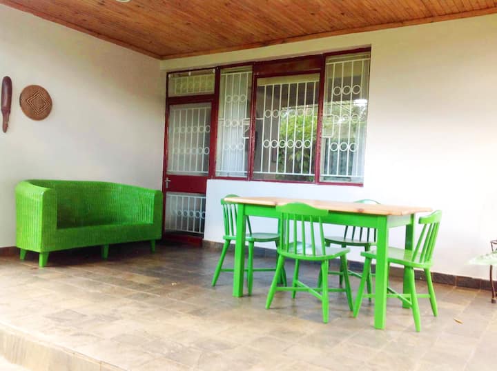Spacious 2-bedroom Garden Flat - Central Woodlands - 路沙卡