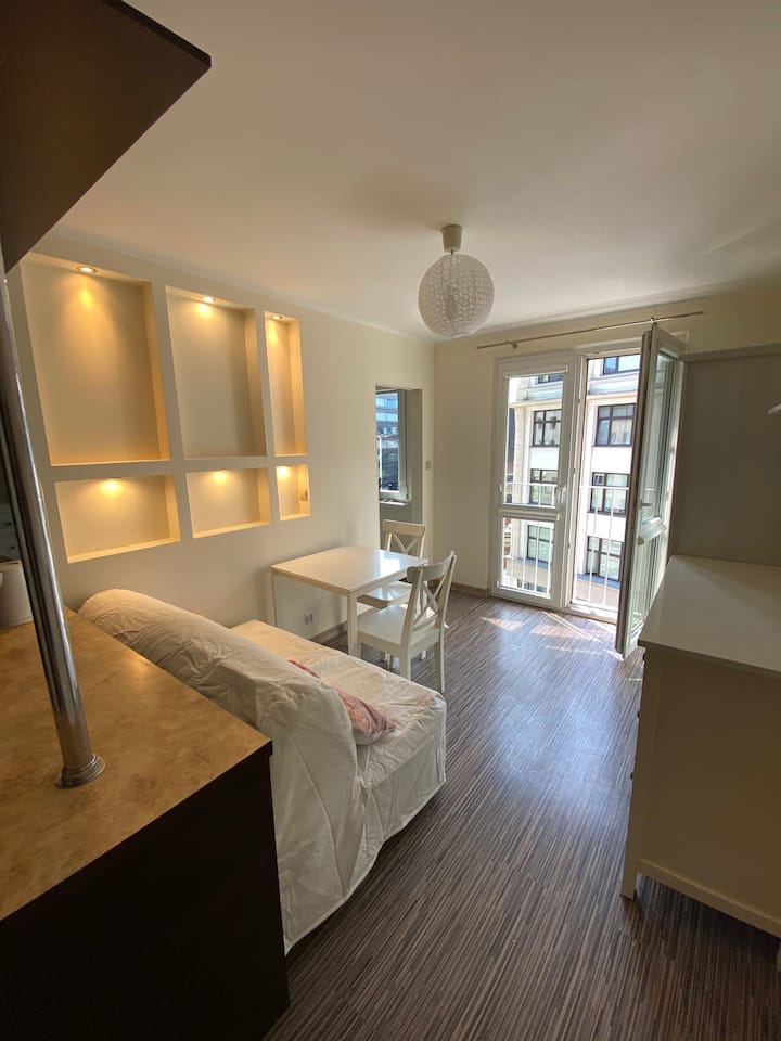 Cosy Refuge Right In The City Centre - Wroclaw