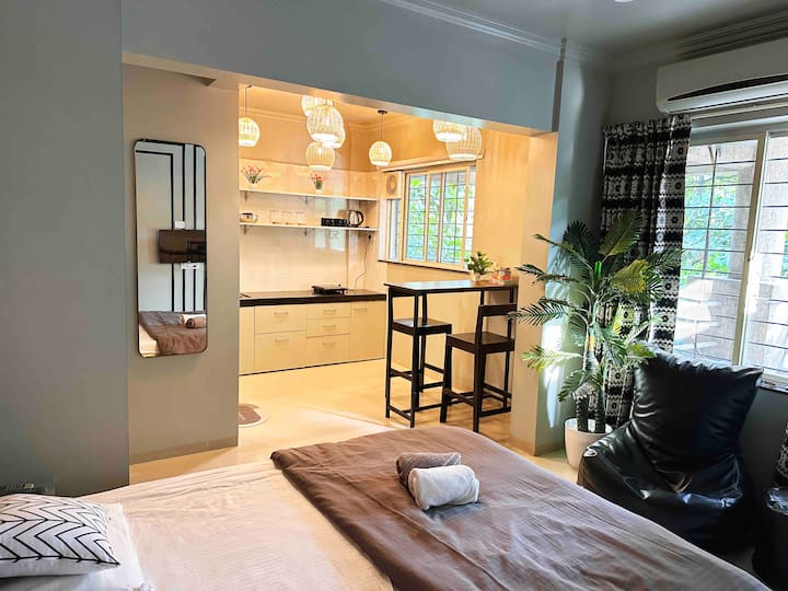 The Studio: Ac, Wifi, Smart Tv, Private Balcony - Pune