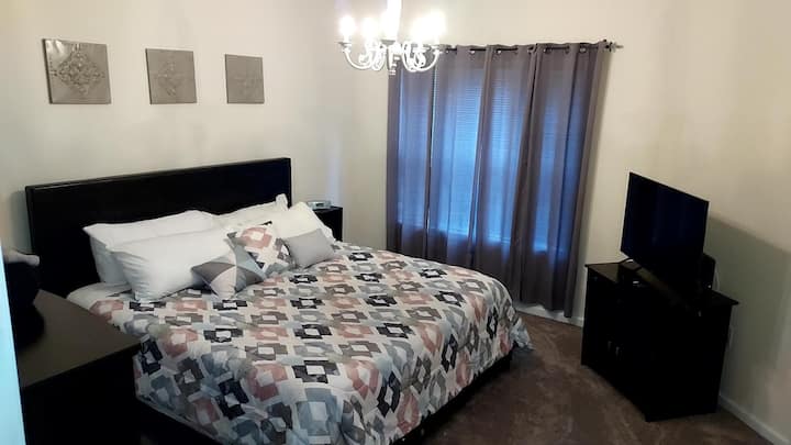Lovely 2 Bedroom Condo With Pool - Greenville, NC