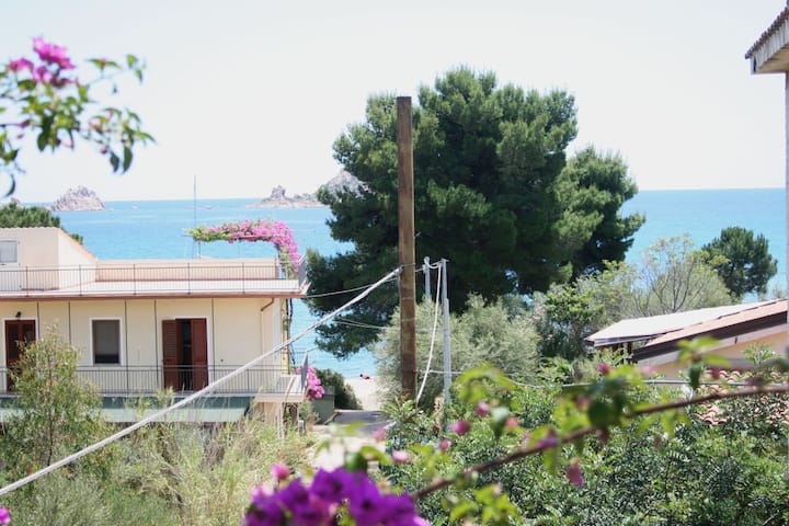 Holiday Hause With A Veranda Which Faces The Sea - Santa Maria Navarrese