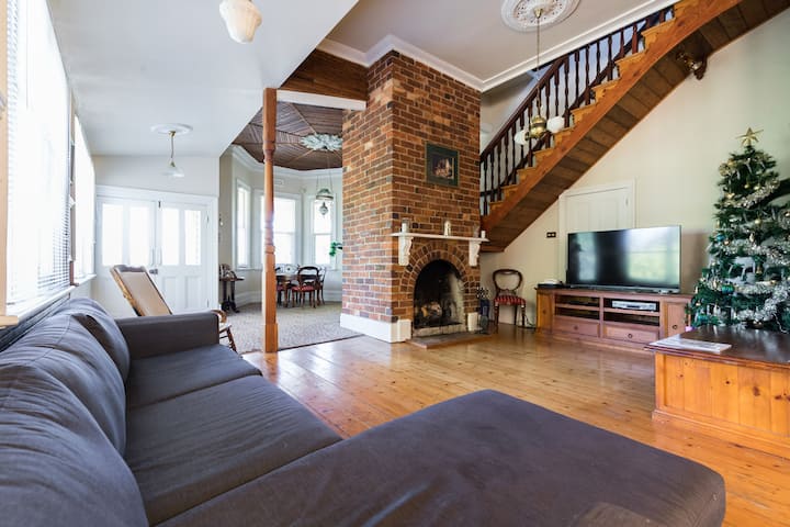 Cherbury - Lavish And Original (1) - Lilydale