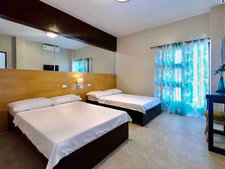 Rold & Roub Classic4 Quad (Free Breakfast) - Puerto Galera