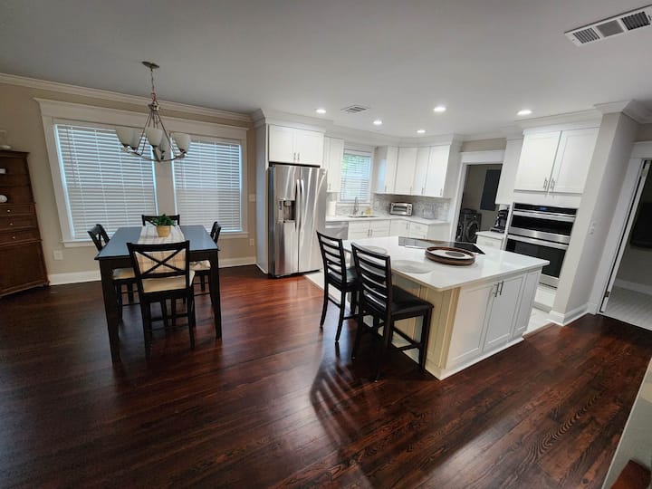 Comfortable 4 Bedroom - Jacksonville
