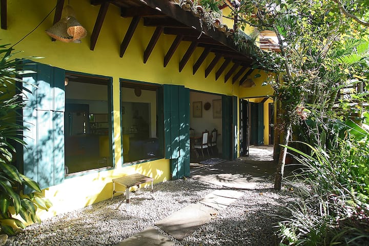 Quarto C/ Deck à Beira Rio Com Deck Privativo - Paraty