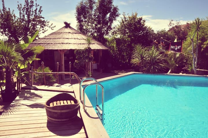 Atoa Atoa: Un îLot Dans Le Jura - Arbois