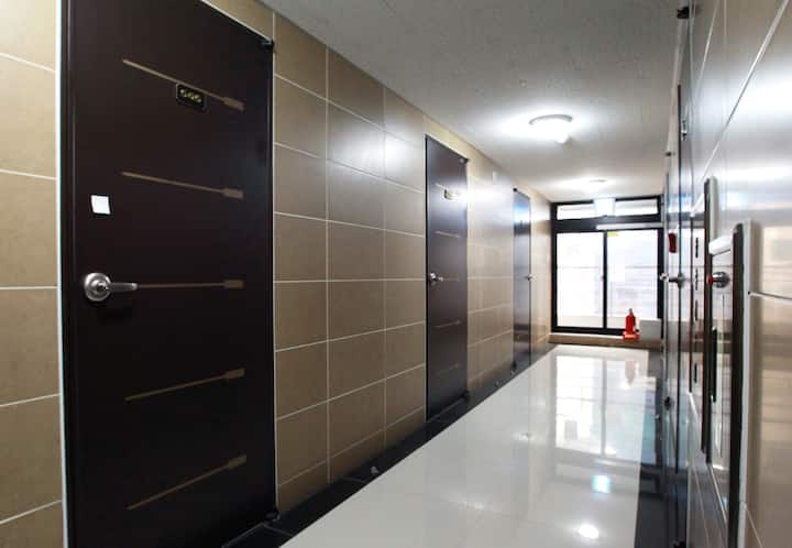 Sunny And Tidy - Seoul