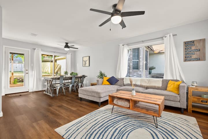 Bright & Cozy Home In North Austin-newly Renovated - Austin, TX