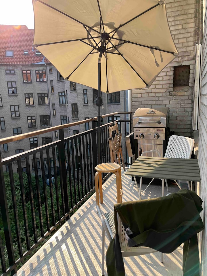 Central And Bright 2 Room With Great Balcony - Copenhague