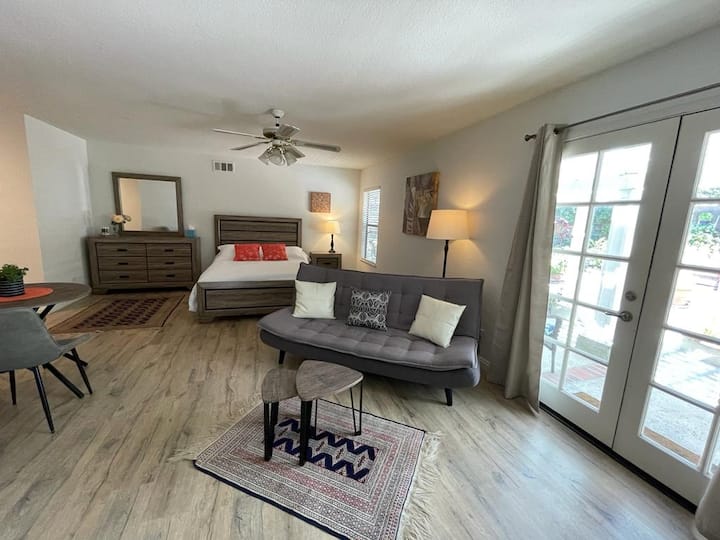 Luxury Suite With Private Entrance - Orange County, CA