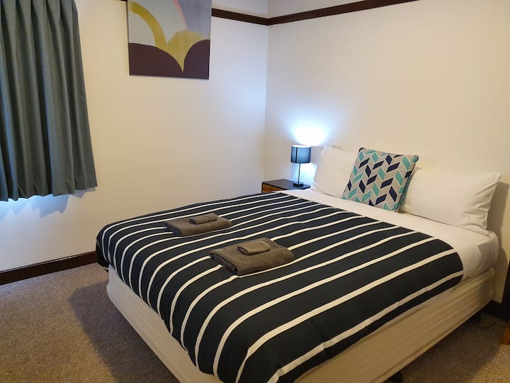 Town Centre Pub Room 6 - Port Campbell