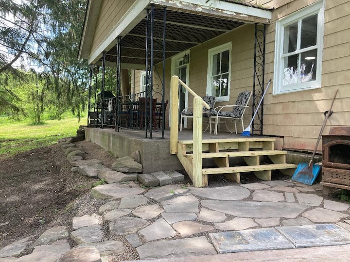 200 Year Old Farmhouse On Private 8 Acre Lake\n Pet Friendly.... - Carbondale, PA