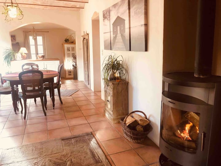 Maison De Charme 17ème Siecle Au Centre Du Village - Uzès