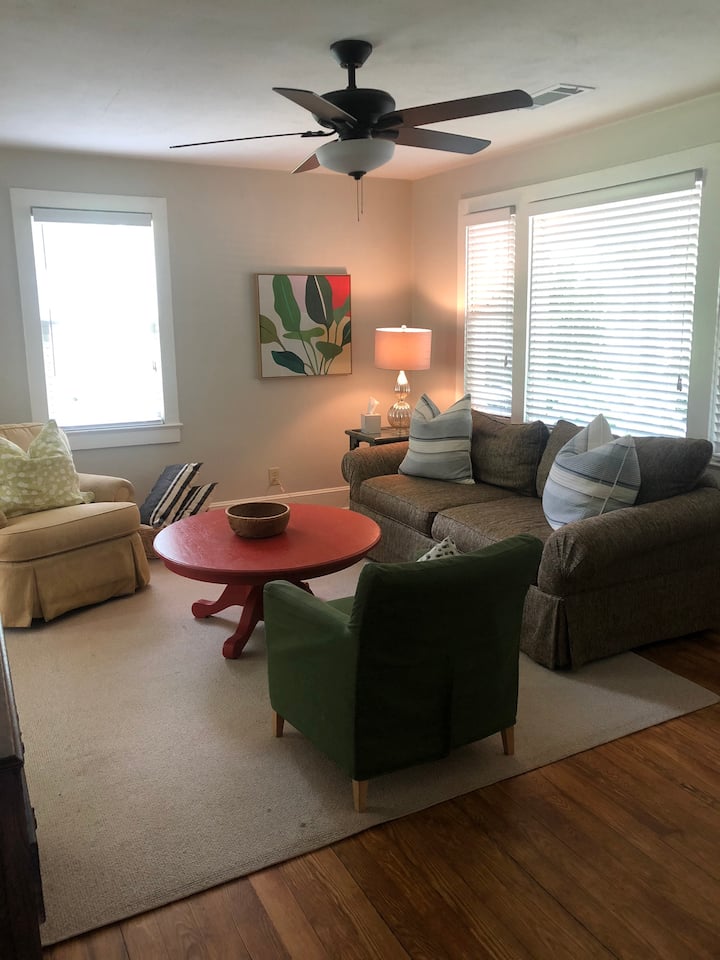 The Blue Bungalow I - In The 💙 Of The City - Gainesville, GA