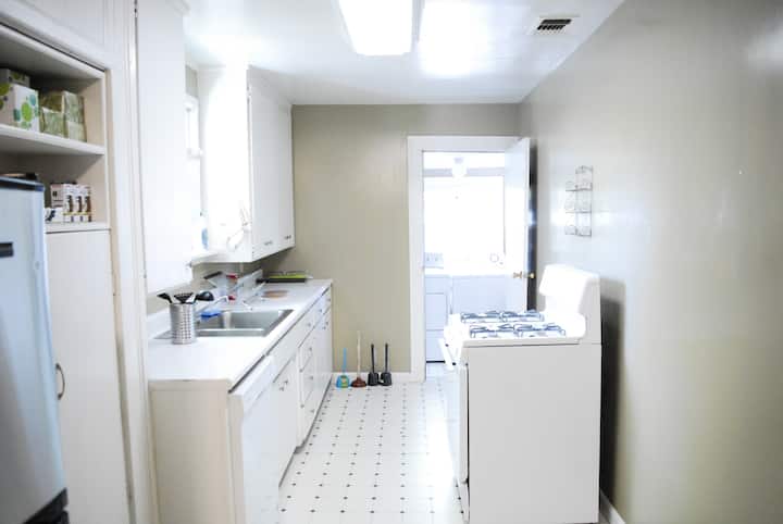 Walk To Ucdmc, Midtown, Sac State Private Bedroom - Sacramento, CA