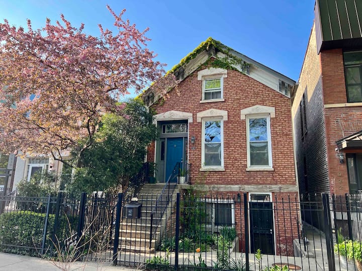 Apartment In Arty Historic West Town Home - Humboldt Park - Chicago