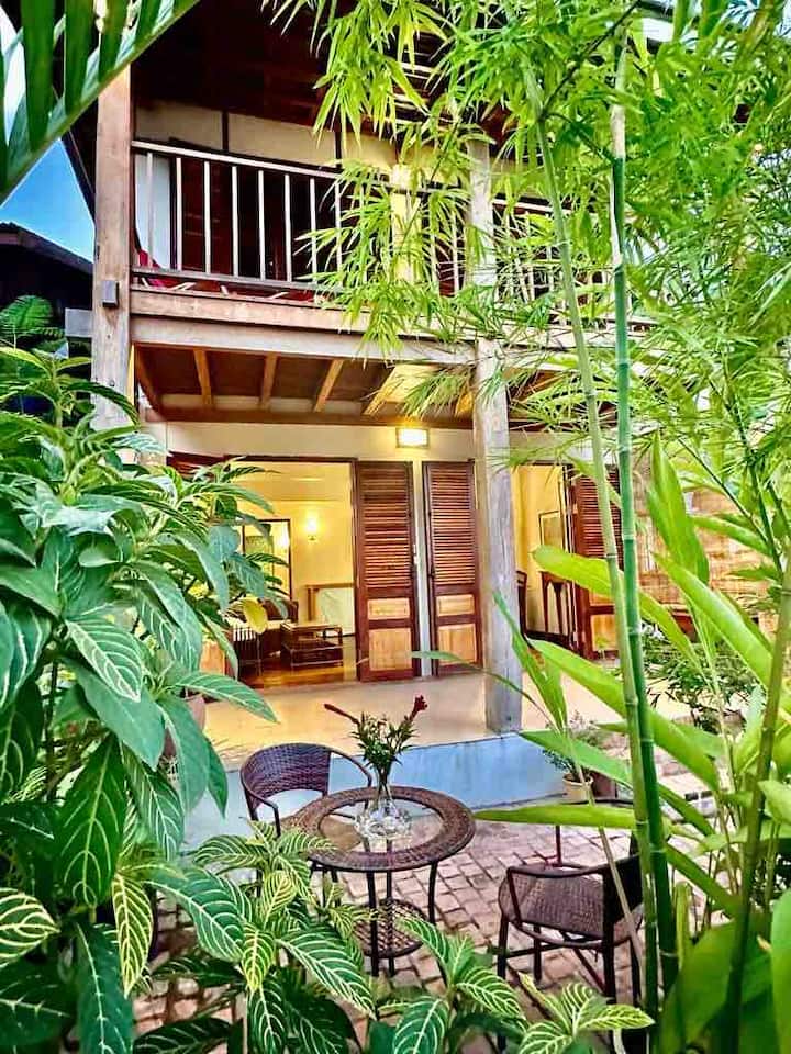 Peninsula Old Town 2-bedroom Suite With Terrace - 루앙프라방