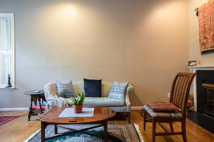 Private Room In Historic Dupont East Townhouse - Washington, DC