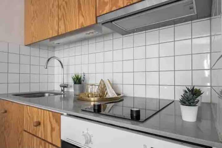 Clean And Modern Apartment - 웁살라