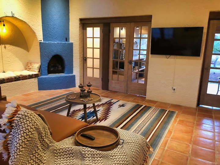 Birdsong Casita - 2 Fireplaces, King Size Bed! - Sedona, AZ