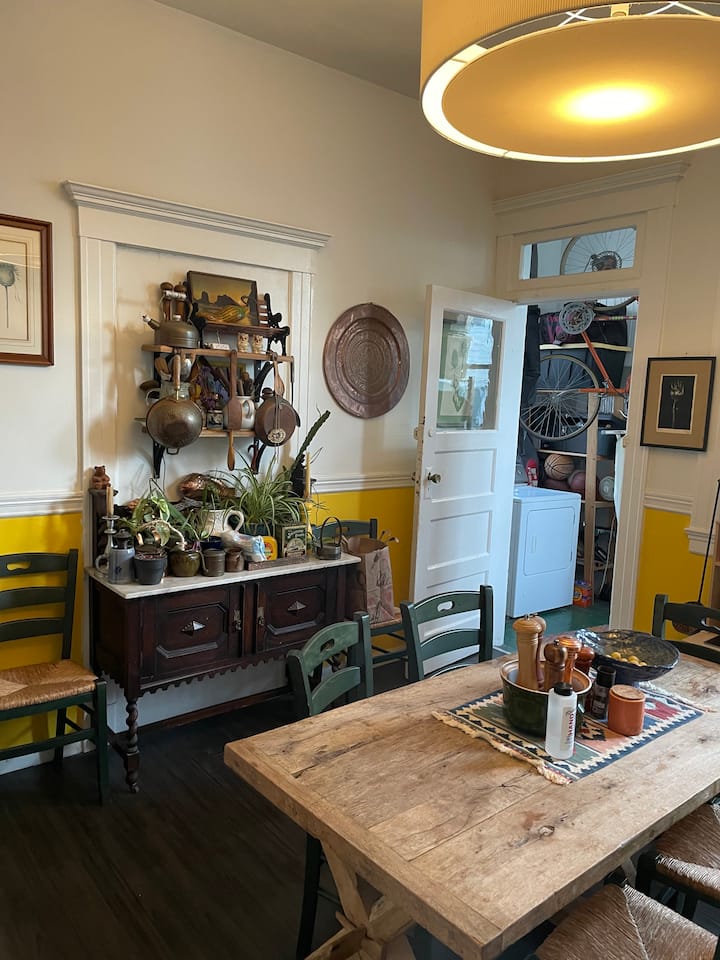 Spacious Room In The Heart Of North Beach - San Francisco, CA