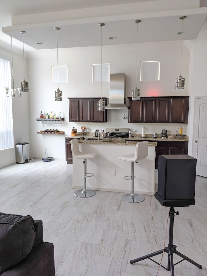 Clean, Peaceful And Private Room&bath W/ Large Bed - Albuquerque, NM