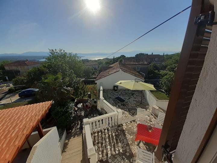 Spacious Apartment For 8 Near Malinska, Island Krk - Malinska