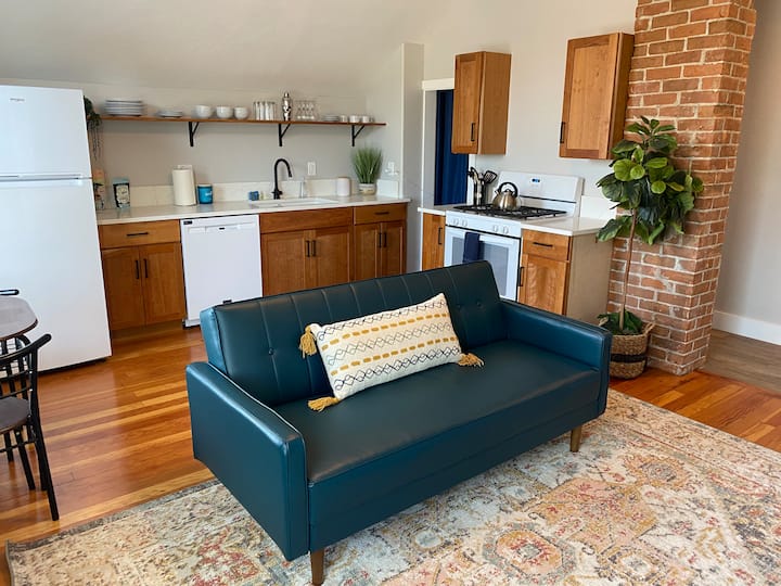 Renovated 1 Bedroom Apt In Clark Historic District - Eureka, CA