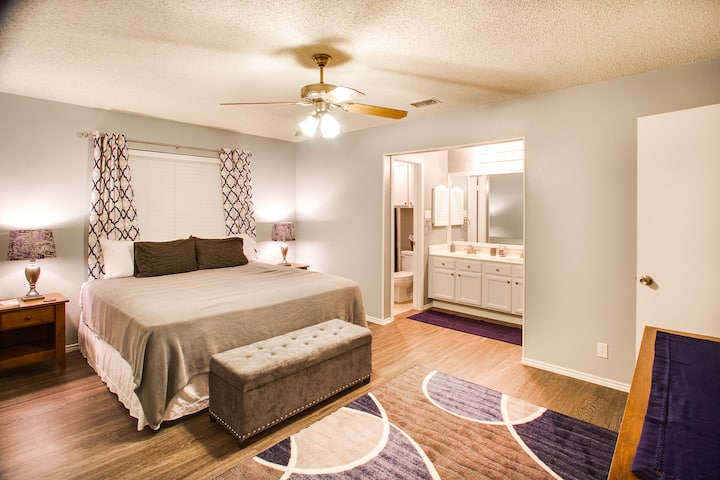 *Close To Airport, Park, With King Bed* - San Antonio, TX