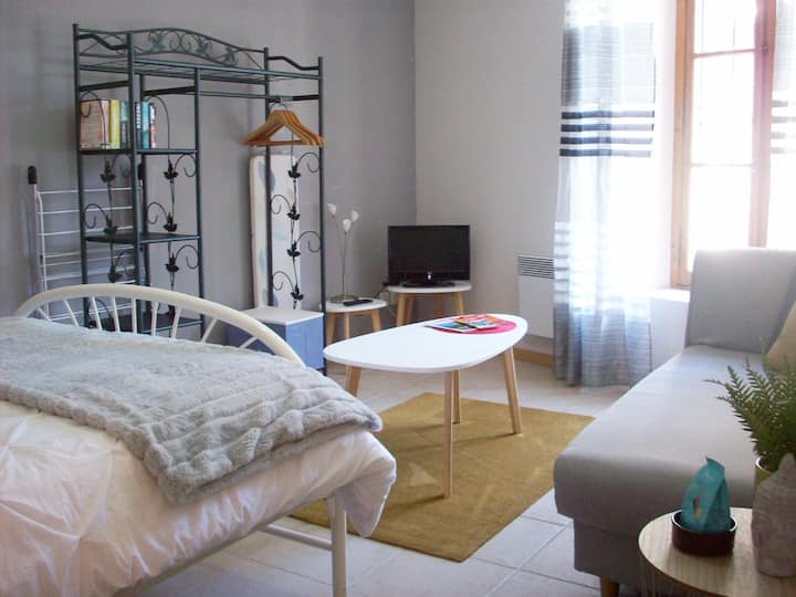 Fully Self-contained Studio Apart Sur Bellevue - Carcassonne