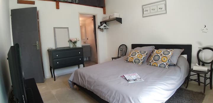 Une Chambre Au Calme Dans Un Havre De Douceur - Lourmarin