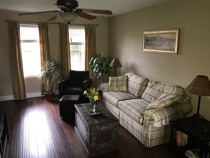 Clean, Comfortable Home. - Stone Harbor, NJ