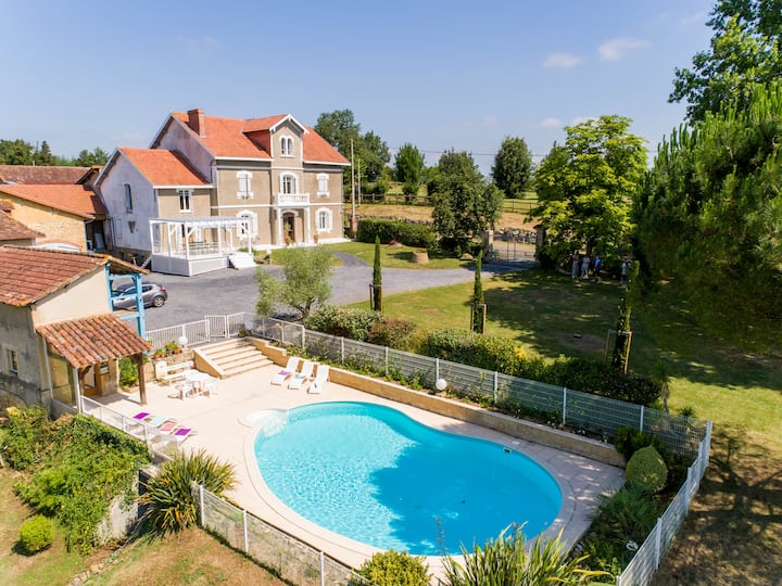 Vue Exceptionnelle Sur Les Pyrénées Proche Marciac - Gers