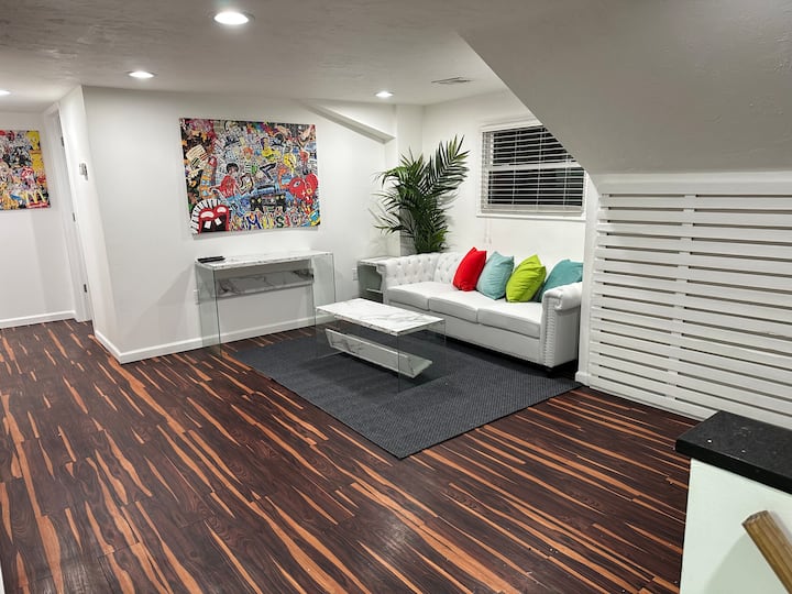 420 Friendly Luxury Loft Apt W Jet Tub & Balcony - Pittsburgh