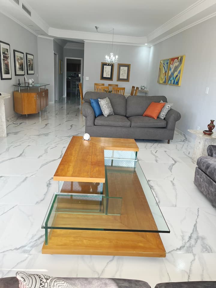 Apartamento Com Vista Pra Praia Na Enseada (200m) - Guarujá