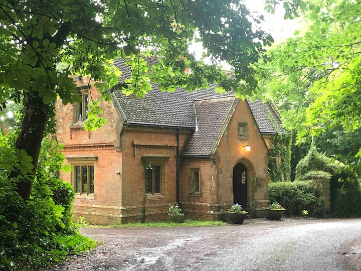 Lower Lodge - Taunton