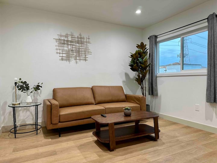 Fresh And Modern Guesthouse In North Orange County - Garden Grove, CA