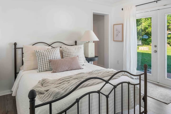 The Cottage On 6th- 5 Min Drive To Beach - Vero Beach, FL